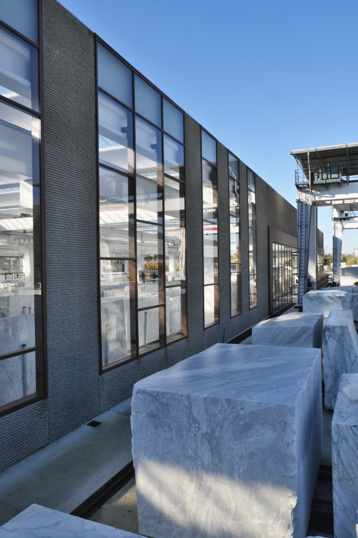 The FUM headquarters expands: the new hall C1 - Franchi Umberto Marmi